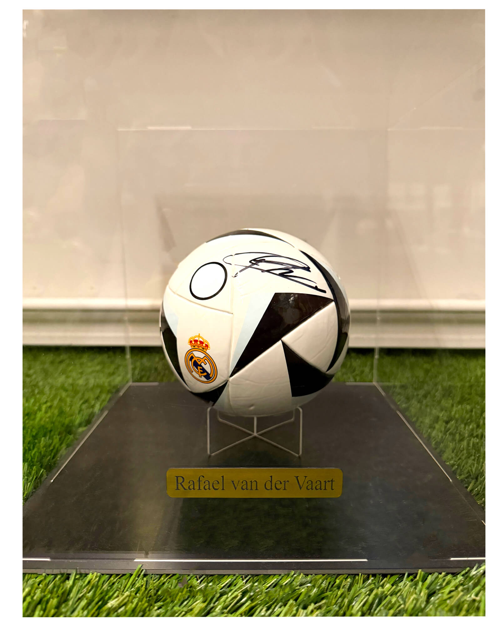 Rafael van der Vaart - Gesigneerde Real Madrid mini bal – SignedKits